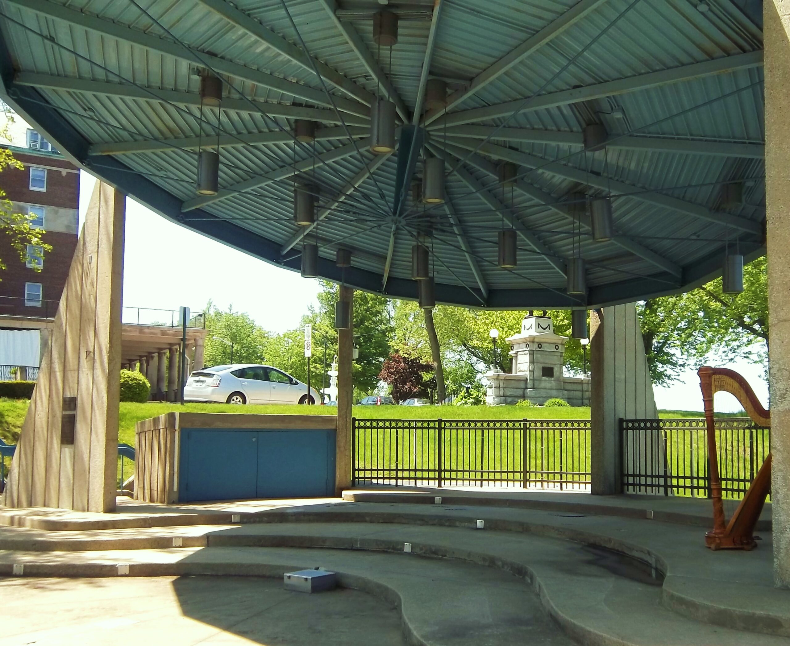 Southwest Michigan Harpist: Live Music for Events - The Classic Harpist