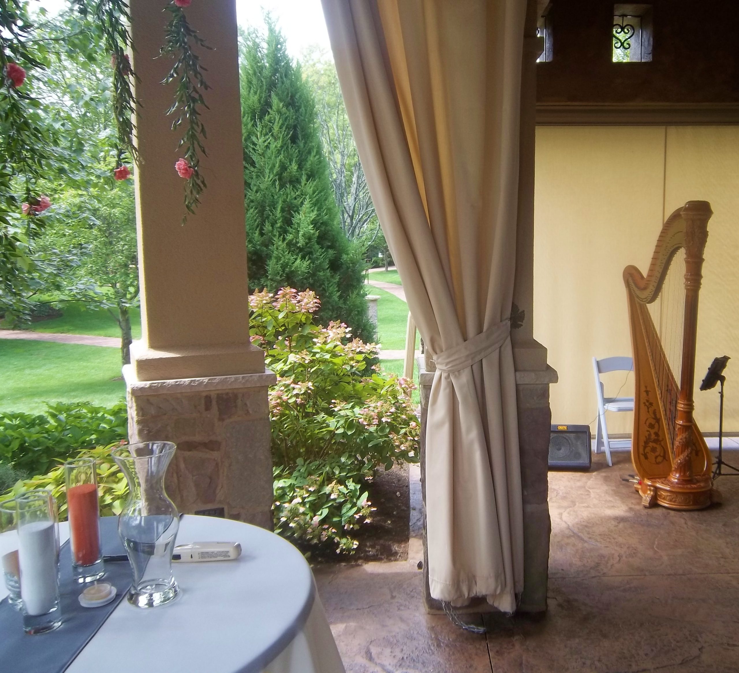 Gervasi Vineyard - The Classic Harpist